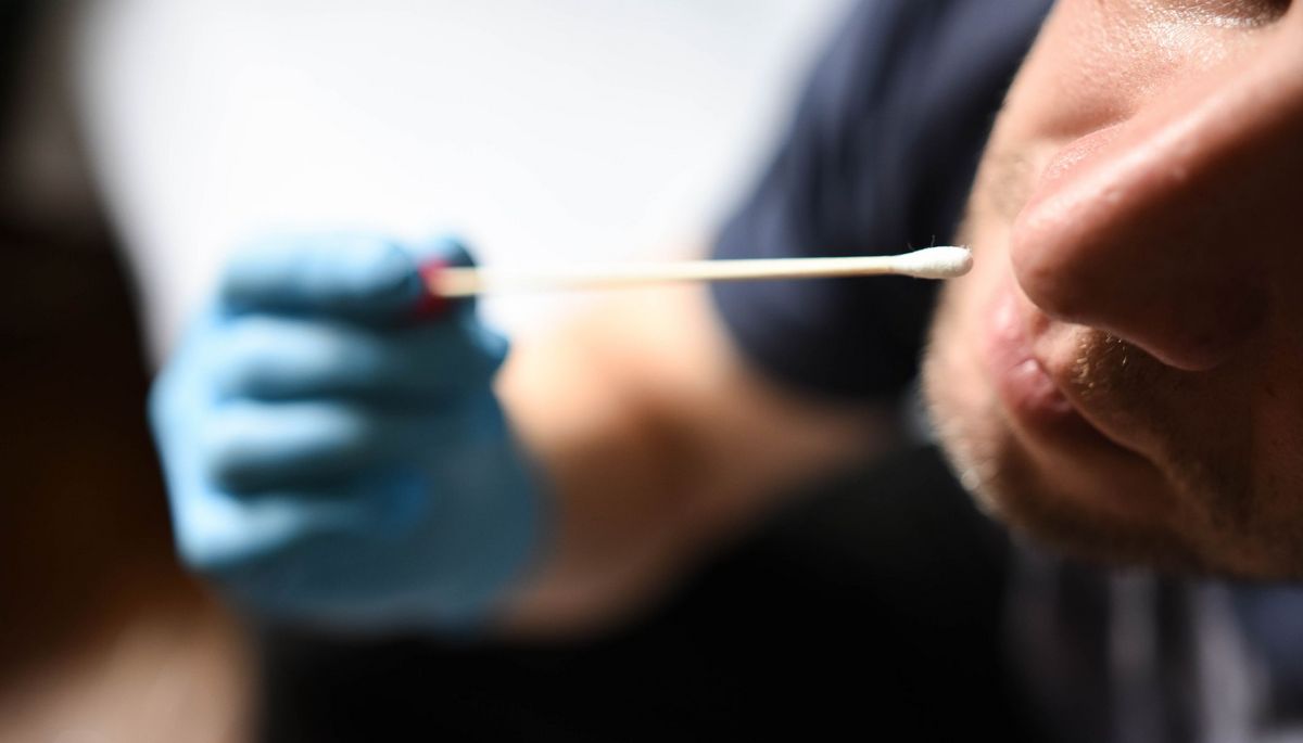 Erste Sonderzulassung für drei Corona-Selbsttests | aponet.de