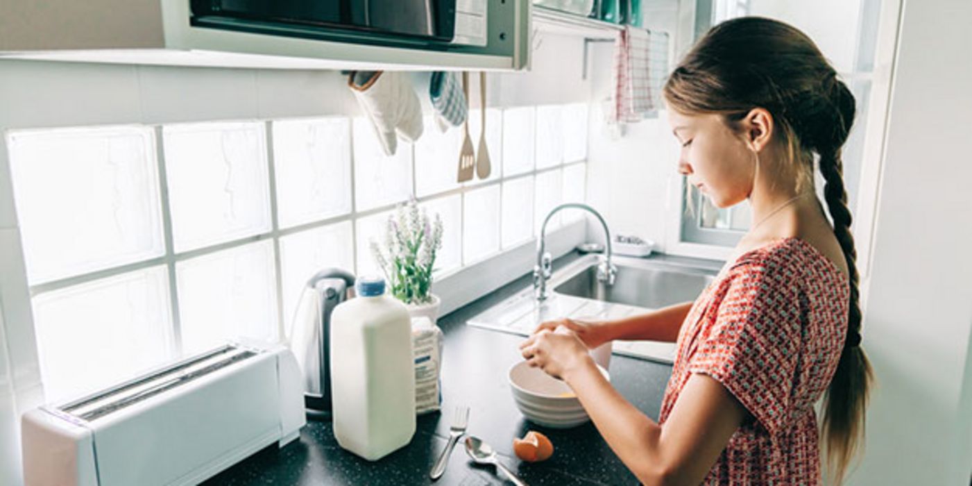 Wer schon als Teenie kocht, isst später gesünder | aponet.de Wer schon als Teenie kocht, isst später gesünder | aponet.de