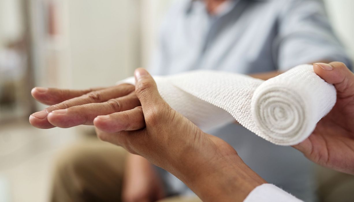 Mediziner entwickeln speziellen Verband für chronische Wunden | aponet.de